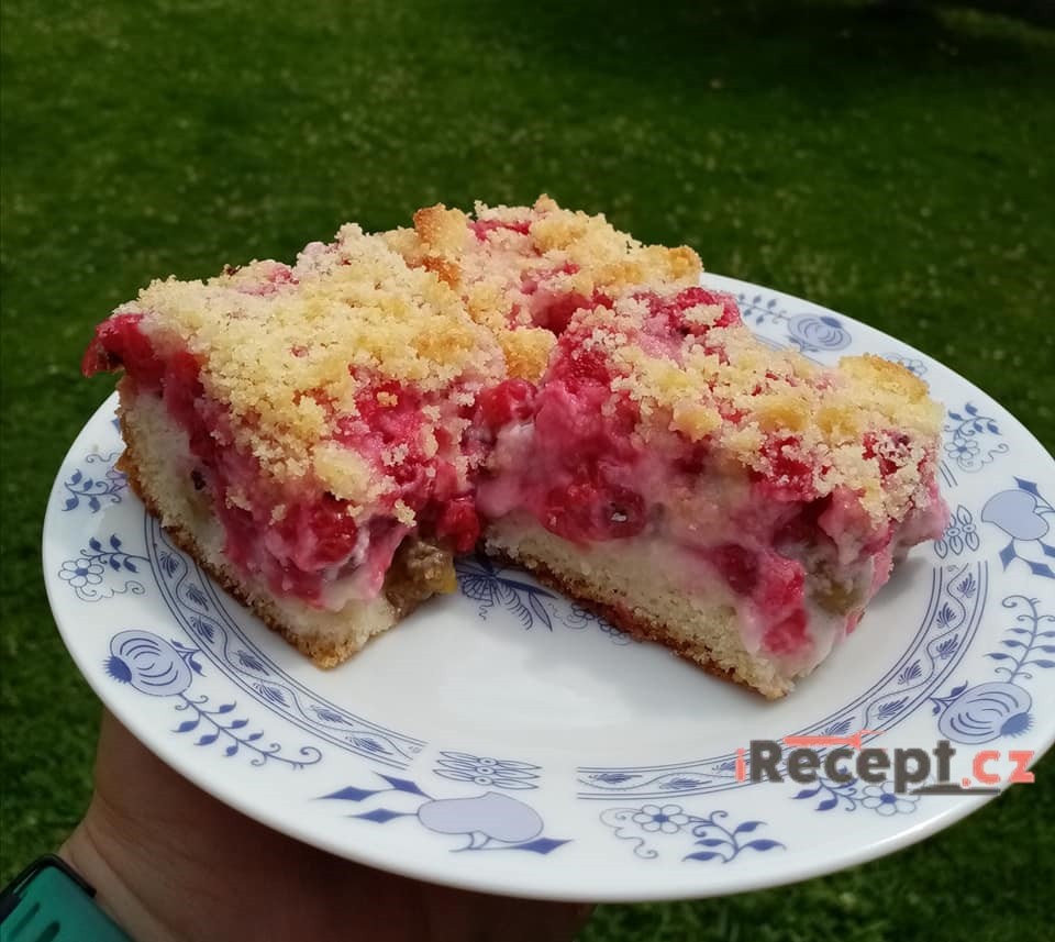 A luxurious crumb cake with currants and gooseberries, perfect for ...