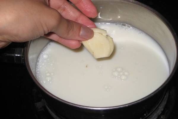 Garlic milk is a peculiar remedy that has beneficial effects. Try it ...