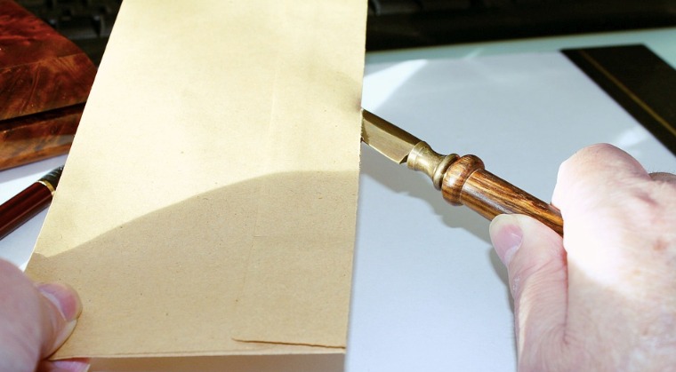 A man faces prison for opening a letter to his 10-year-old son - i-Recipe